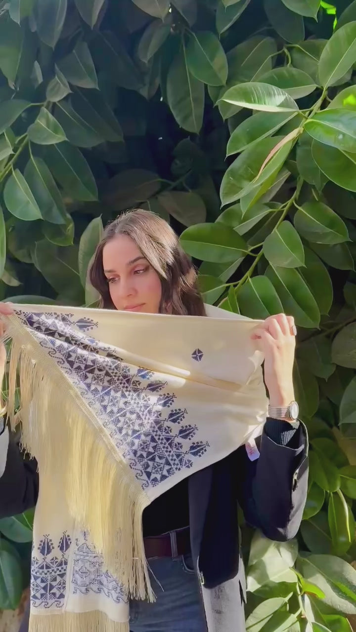 Shada shawl – Hand and tool